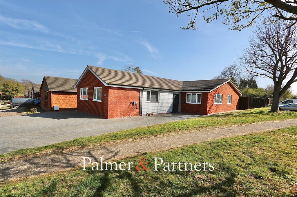 Springfield Road, Lower Somersham... 4 bed bungalow for sale - £450,000
