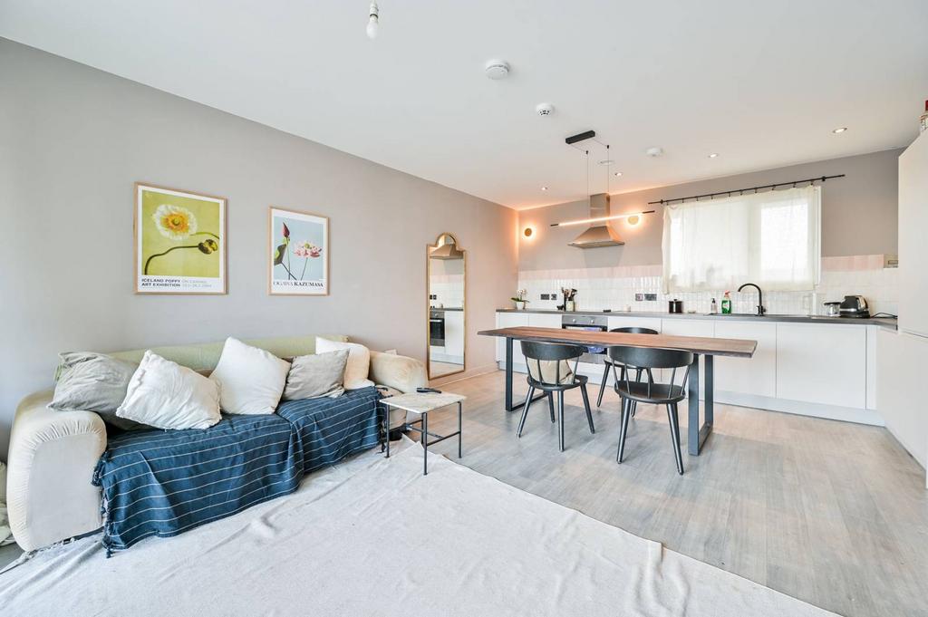 Sidney Road, Stockwell, London, SW9 2 bed flat - £575,000