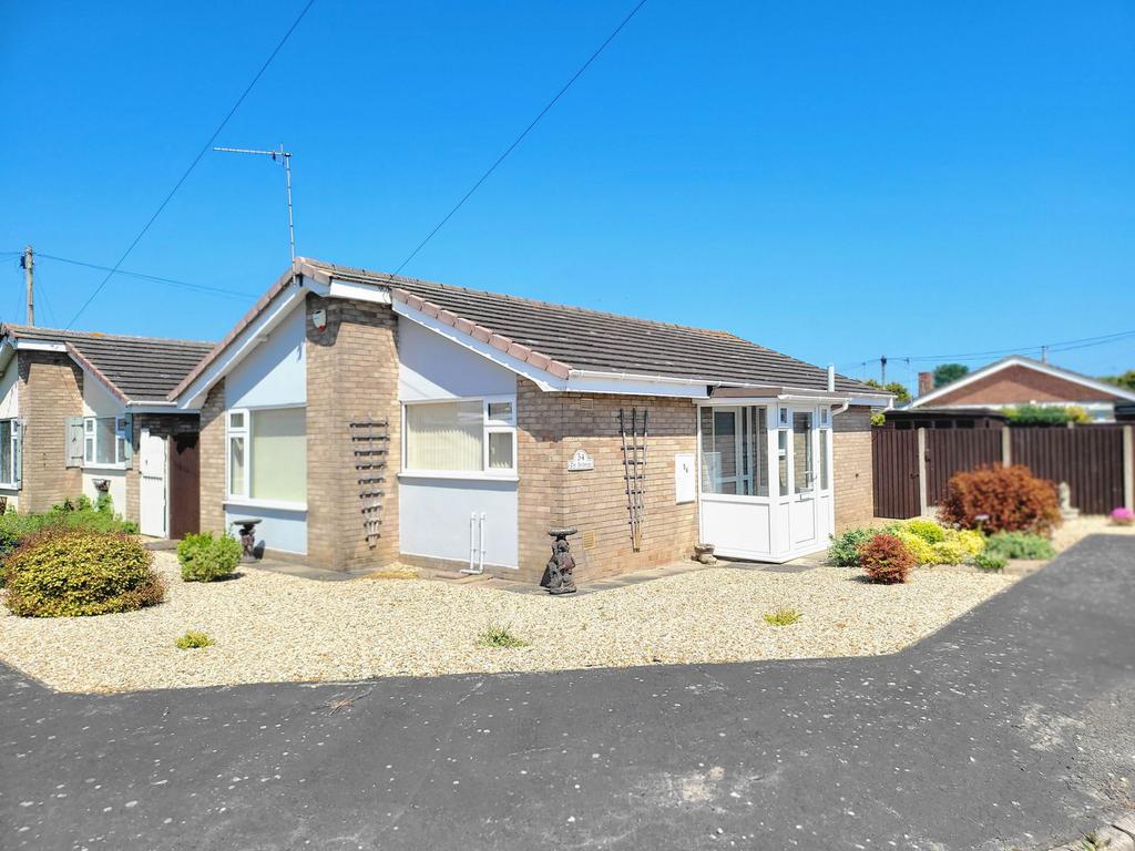 Warwick Road, Skegness PE24 2 bed detached bungalow for sale - £229,500