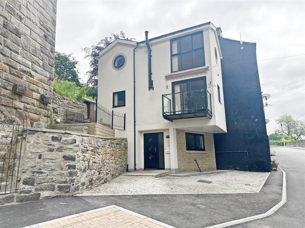 Boy Lane, Halifax 3 bed detached house for sale - £225,000