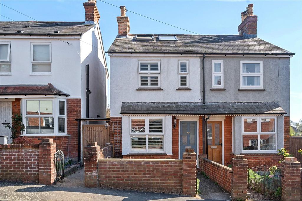 Adams Park Road, Farnham, Surrey, GU9 3 bed semi-detached house for ...