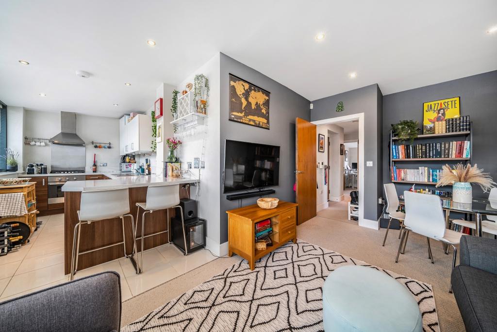 Lee High Road London SE13 2 bed apartment to rent - £2,100 pcm (£485 pw)