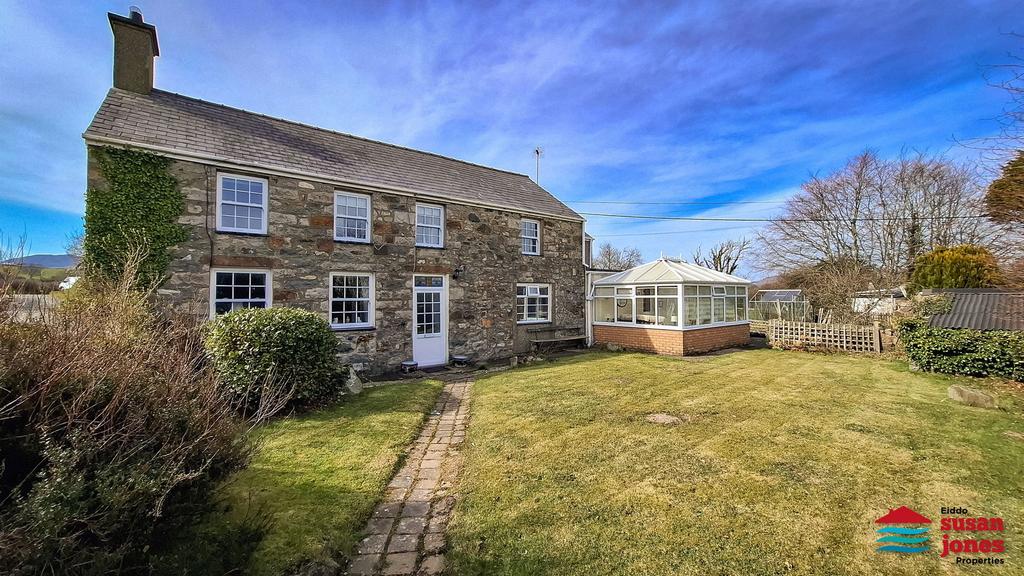 Rhydyclafdy, Pwllheli, LL53 3 bed detached house - £325,000