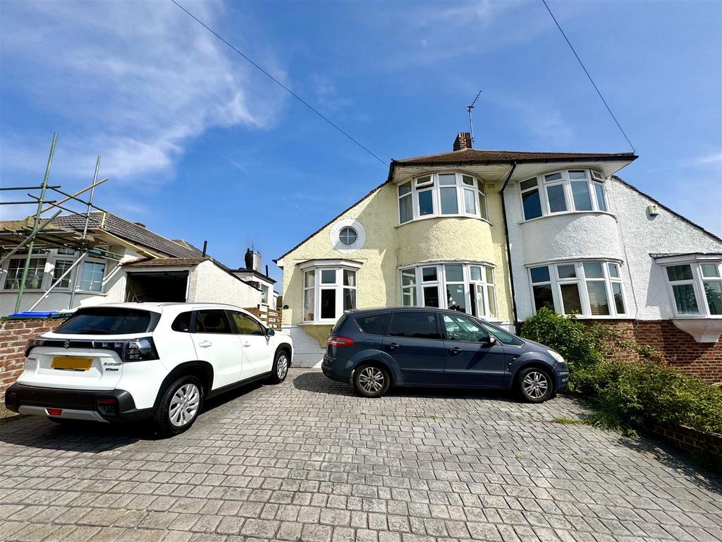 Castleton Avenue, Barnehurst DA7 3 bed semi-detached house for sale - £ ...