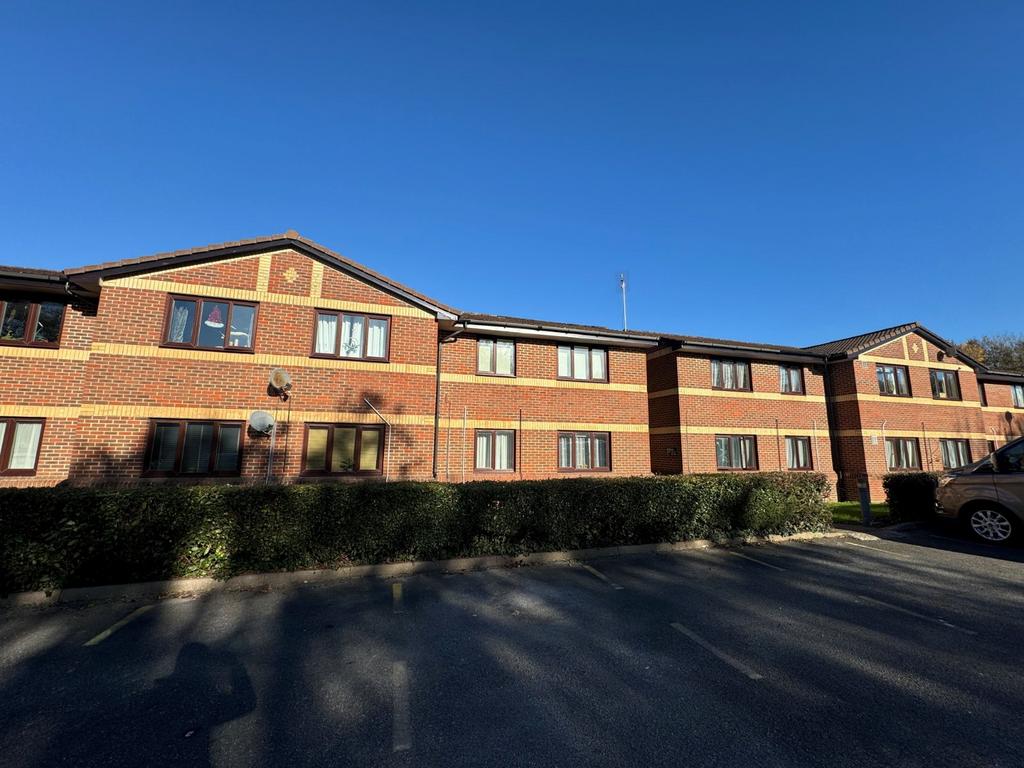 Redlands Lane, Hampshire PO16 1 bed flat - £135,000