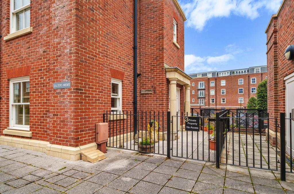 Salt Meat Lane, Gosport PO12 2 bed house for sale - £200,000