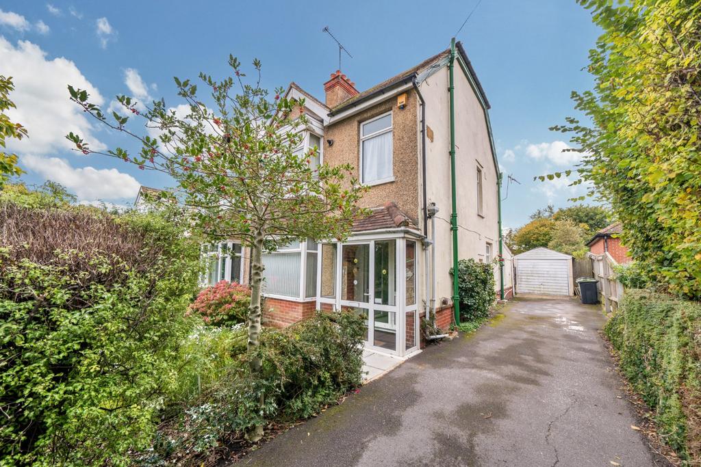 Hulbert Road, Havant PO9 3 bed semi-detached house - £445,000