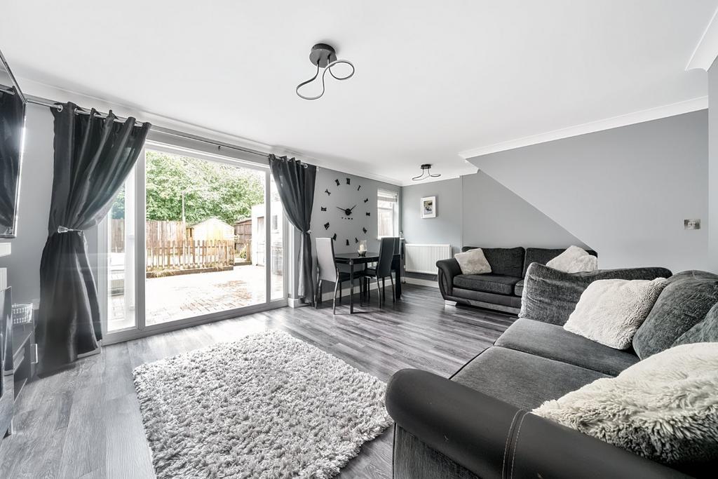 Broadmere Avenue, Hampshire PO9 3 bed terraced house for sale - £270,000