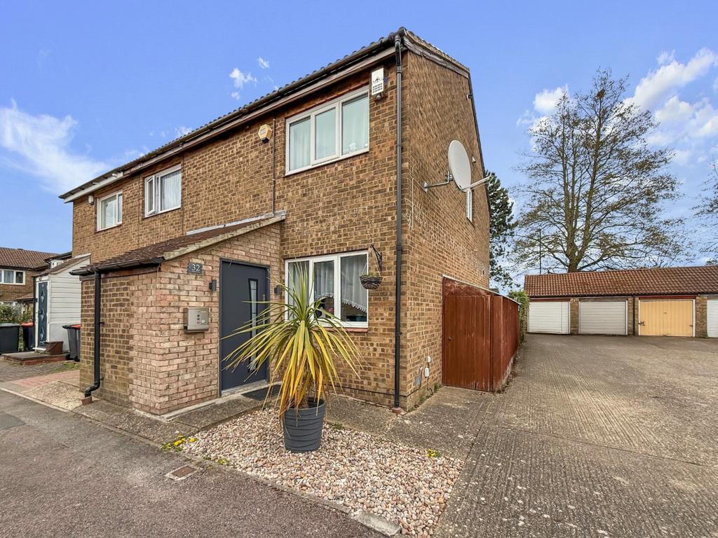Cumbria Close, Dunstable LU5 2 bed end of terrace house for sale - £300,000