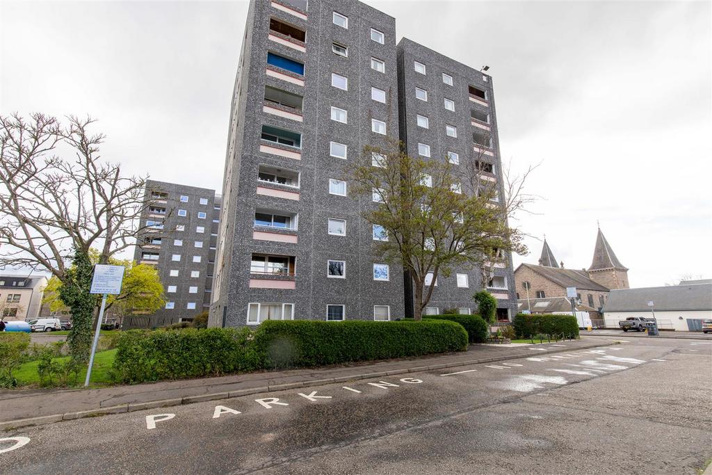 Market Court, Perth 2 bed flat - £99,950