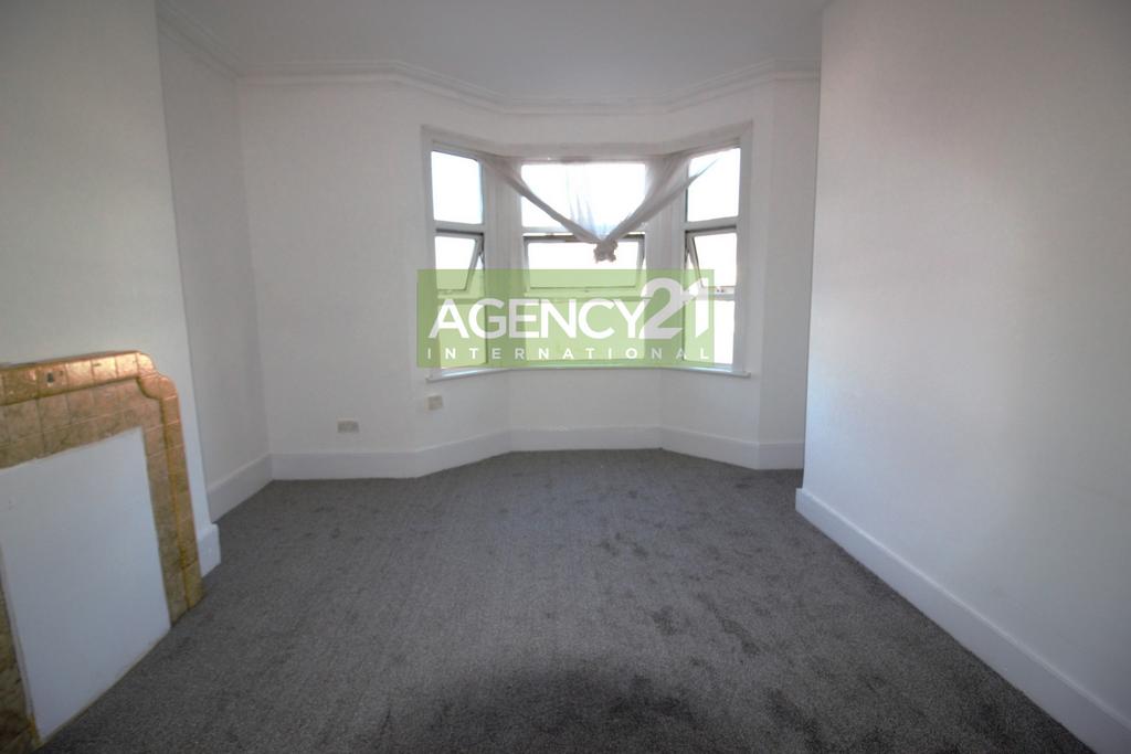 Katherine Road, Forest Gate, E7 3 bed maisonette to rent - £3,000 pcm ...