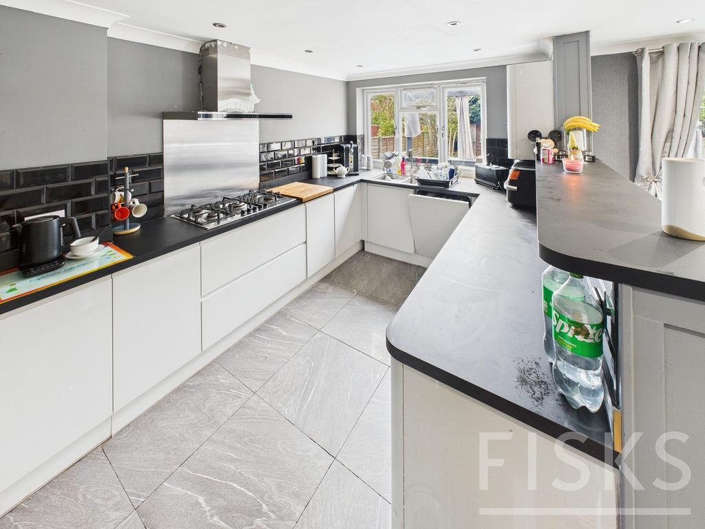 Church Parade, Canvey Island, SS8 4 bed detached house - £400,000