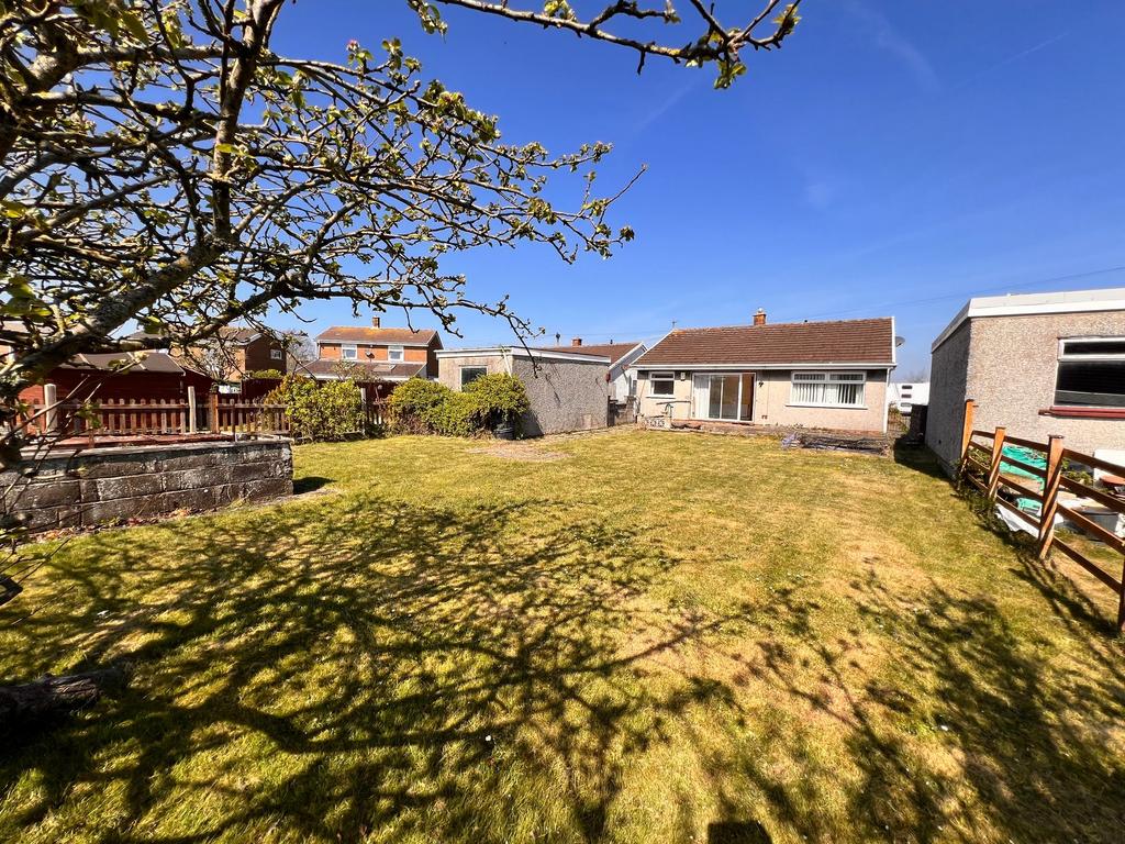 Matthew Road, Rhoose, CF62 2 bed detached bungalow for sale - £275,000