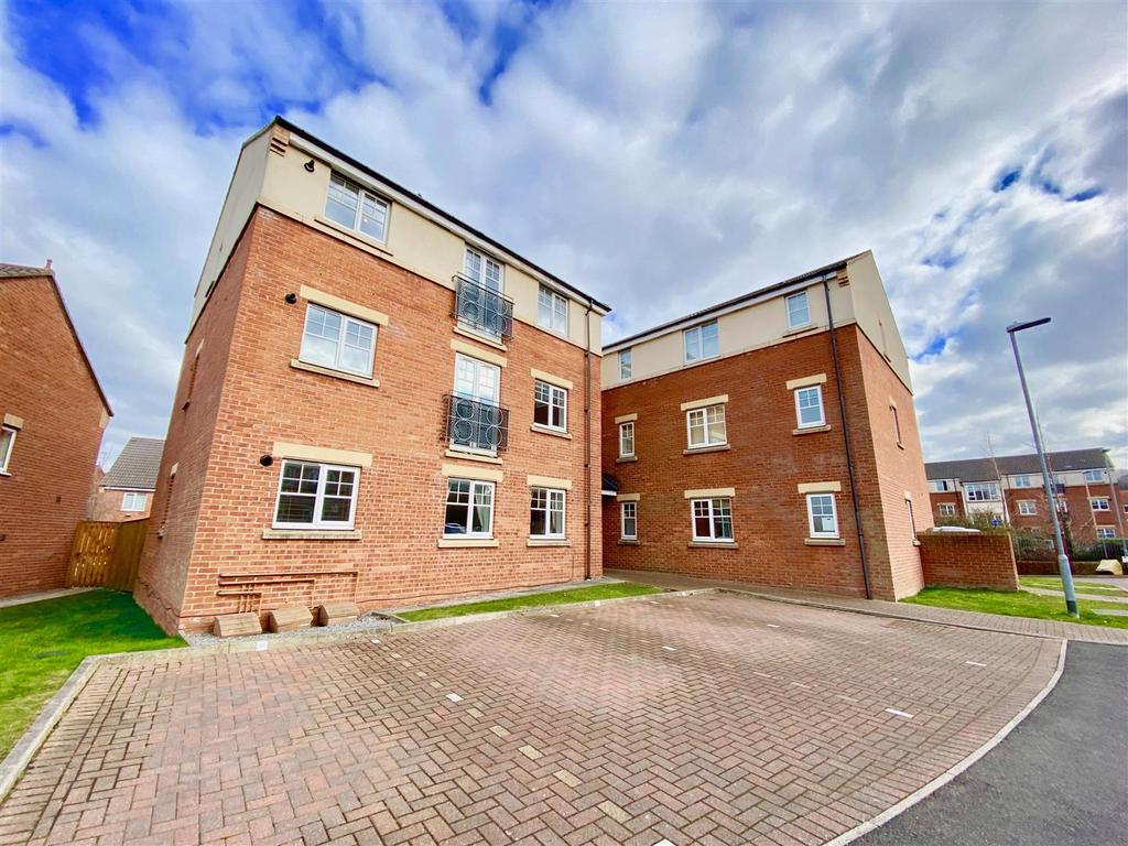 Renforth Close, St James Village... 2 bed apartment - £825 pcm (£190 pw)