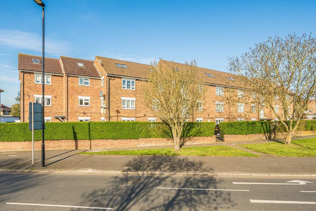 Lampton Road, Hounslow TW3 2 bed flat for sale - £325,000