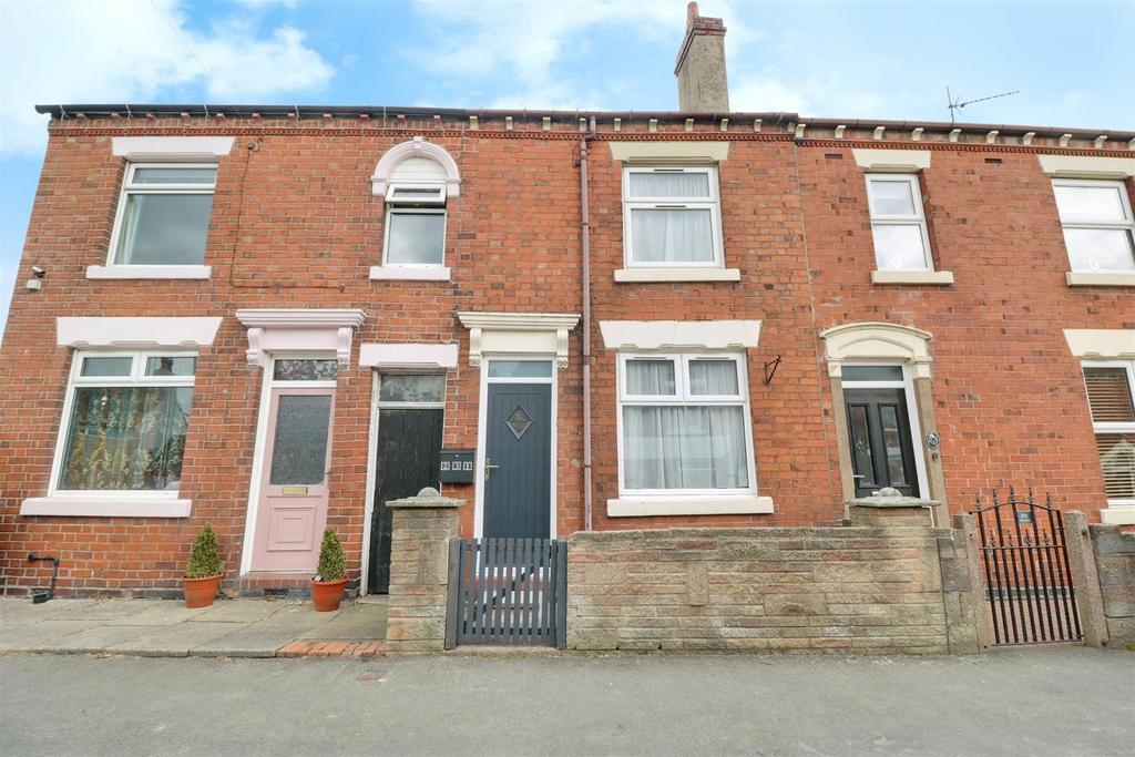 High Street, Alsagers Bank... 2 bed terraced house for sale - £140,000