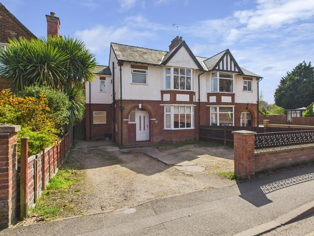Love Lane, Spalding, Lincolnshire, PE11 3 bed semi-detached house - £ ...