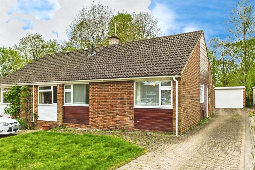 Barlows Road, Tadley, Hampshire, RG26 2 bed bungalow for sale - £280,000