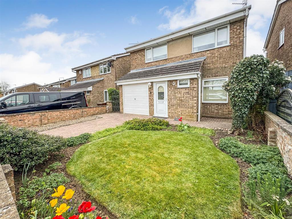 The Lawns, Corby NN18 4 bed detached house for sale - £279,950