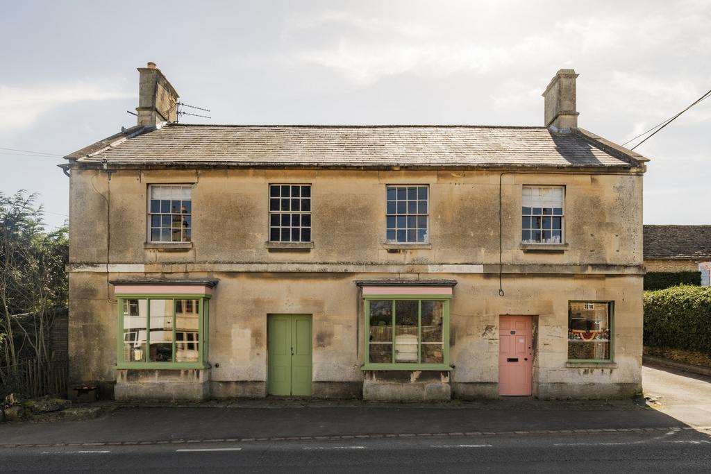 Atworth, Wiltshire 6 bed detached house for sale - £825,000