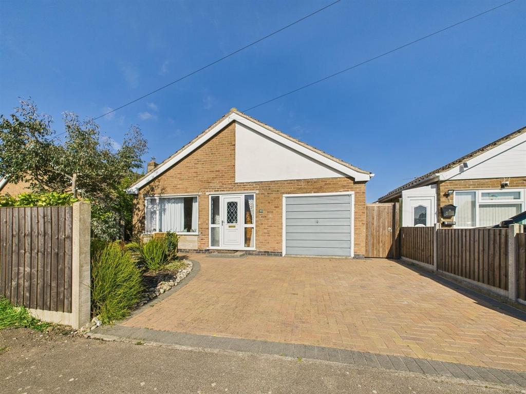Camelot Gardens, Sutton-On-Sea LN12 2 bed detached bungalow for sale - £230,000