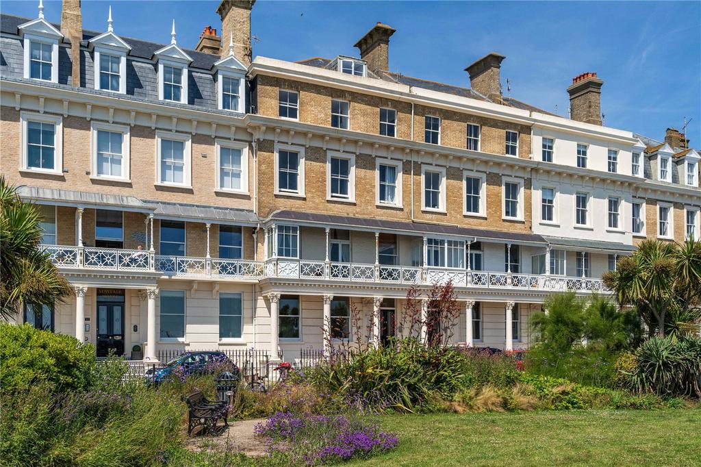 Heene Terrace, Worthing, West Sussex... 2 bed flat for sale - £400,000