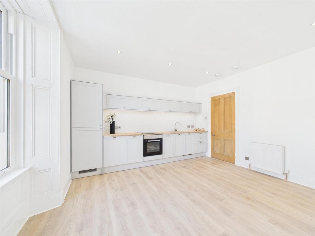 Friar Street, Perth PH2 2 bed flat - £122,500