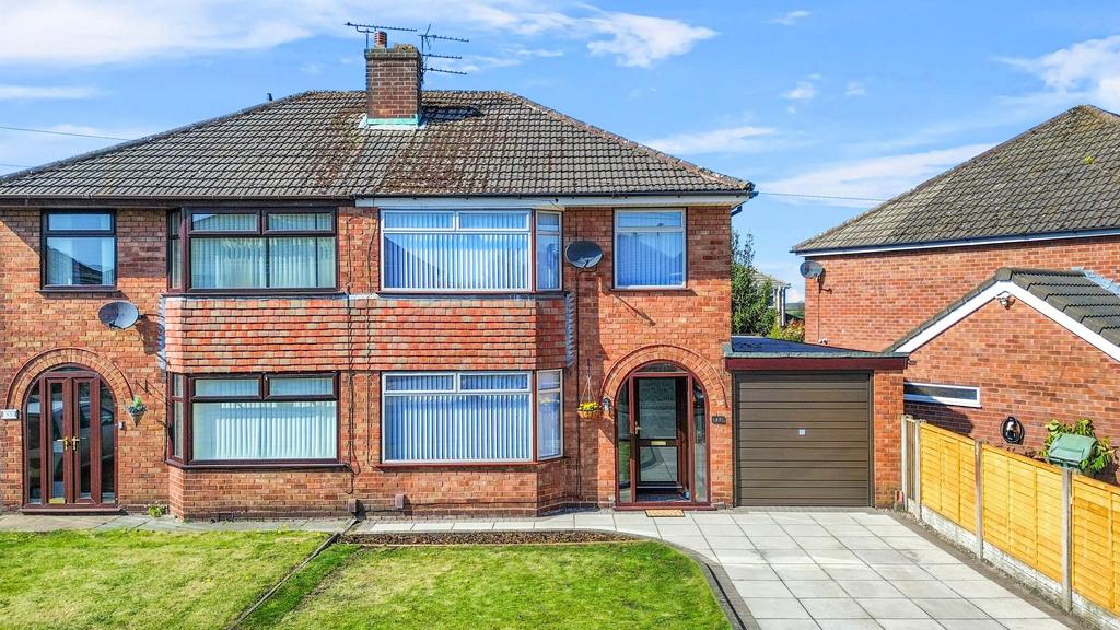 Carmelite Crescent, Eccleston, WA10 3 bed semi-detached house - £260,000