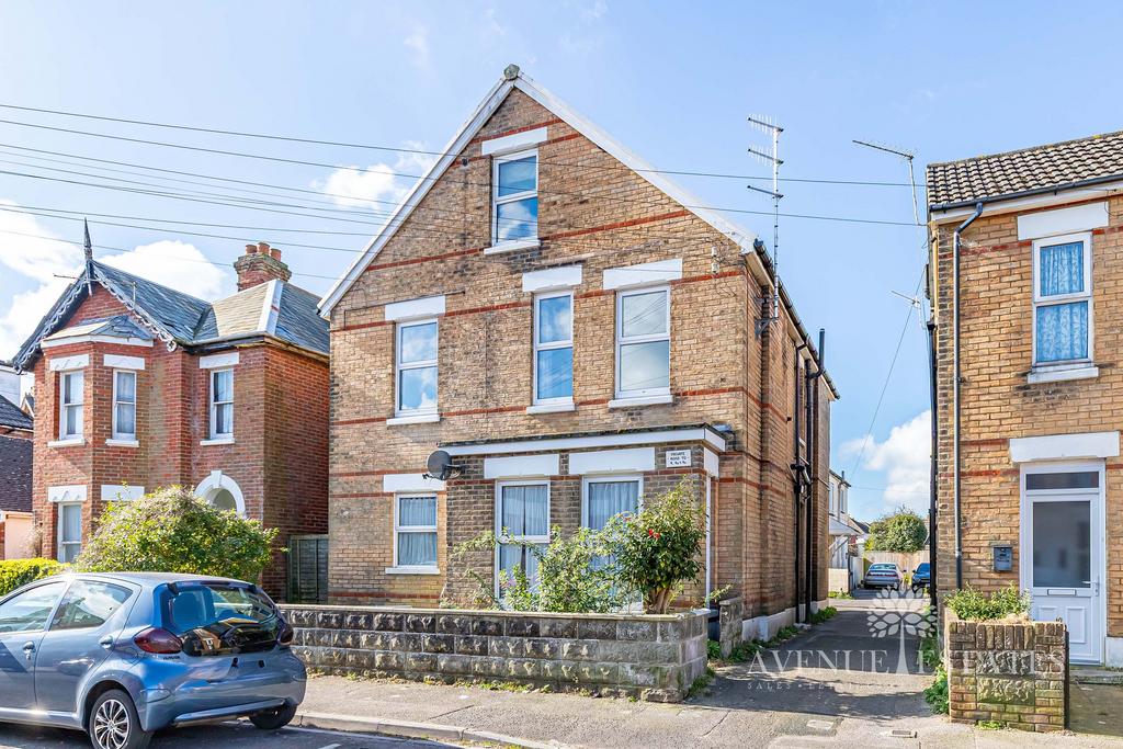 Wolverton Road, Bournemouth BH7 2 bed flat for sale - £210,000