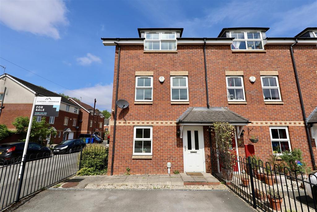 Merchant Way, Cottingham 4 bed end of terrace house - £200,000