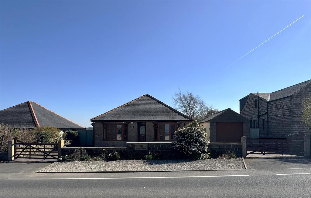 Carr Hill Road, Upper Cumberworth... 3 bed detached bungalow - £1,500 ...