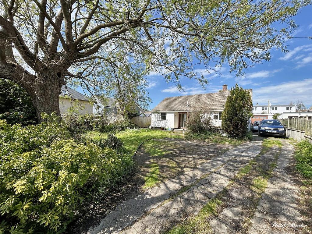 Old Carnon Hill, Carnon Downs 3 bed detached bungalow - £450,000