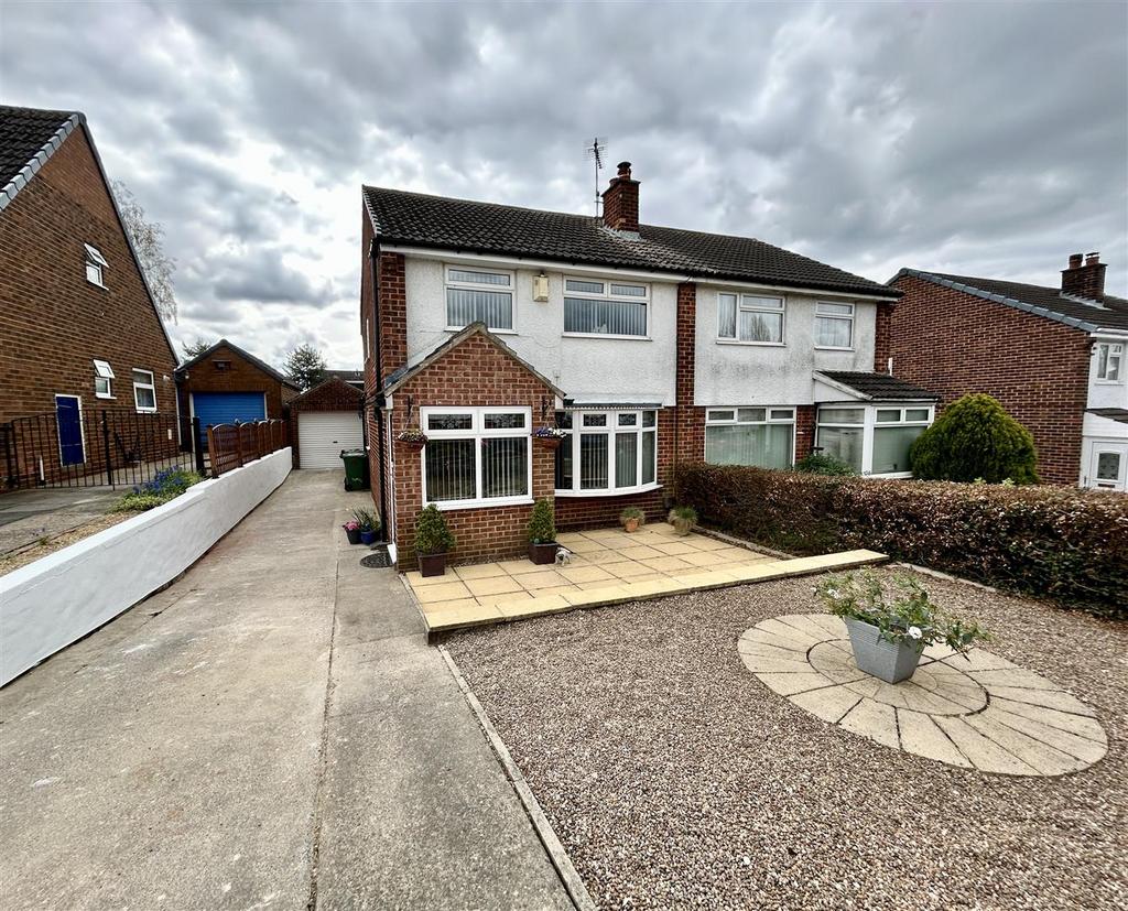 Eastwood Grove, Garforth, Leeds 3 bed semi-detached house - £315,000