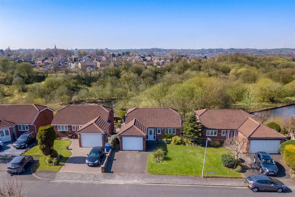 Kirkburn View, Brandlesholme BL8 4 bed detached house to rent - £1,900 ...