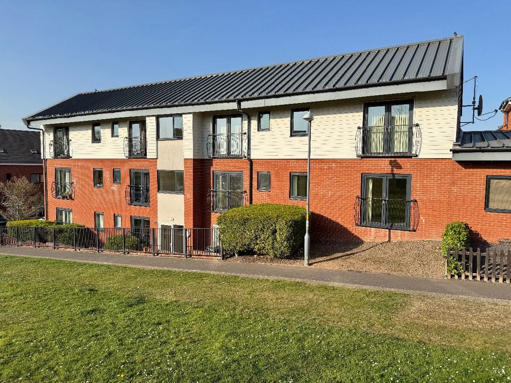 Moundsley Grove, Birmingham 2 bed apartment - £125,000
