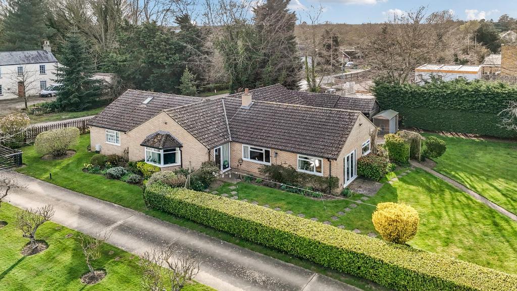 Chawston Lane, Bedford MK44 4 bed detached bungalow for sale - £1,250,000