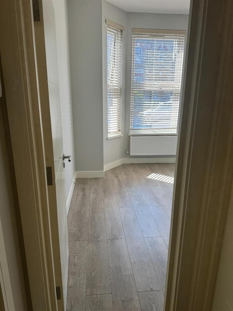 Second Avenue, London NW4 2 bed apartment - £1,675 pcm (£387 pw)