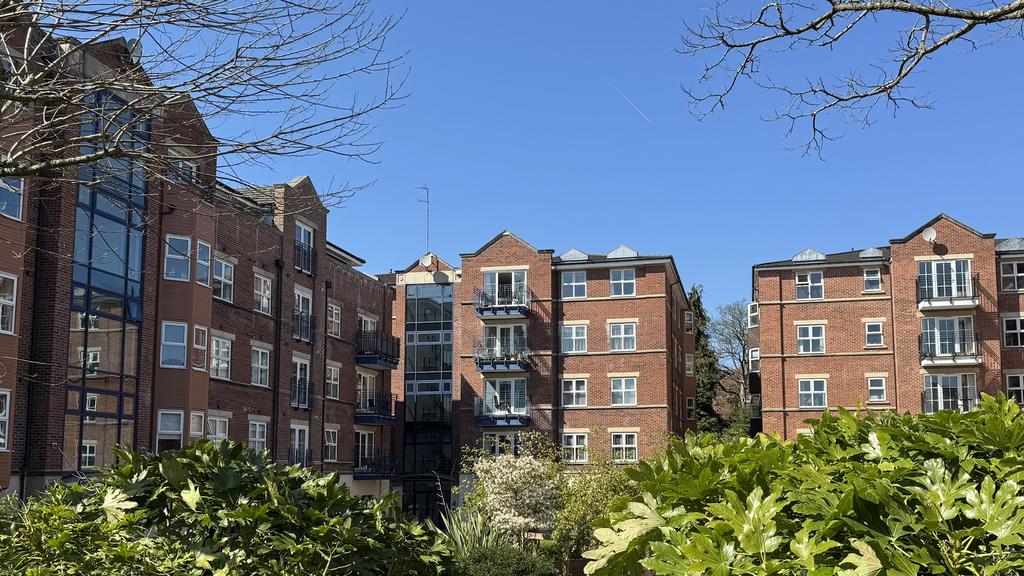 Carisbrooke Road, Queens House, Time... 3 bed apartment - £265,000