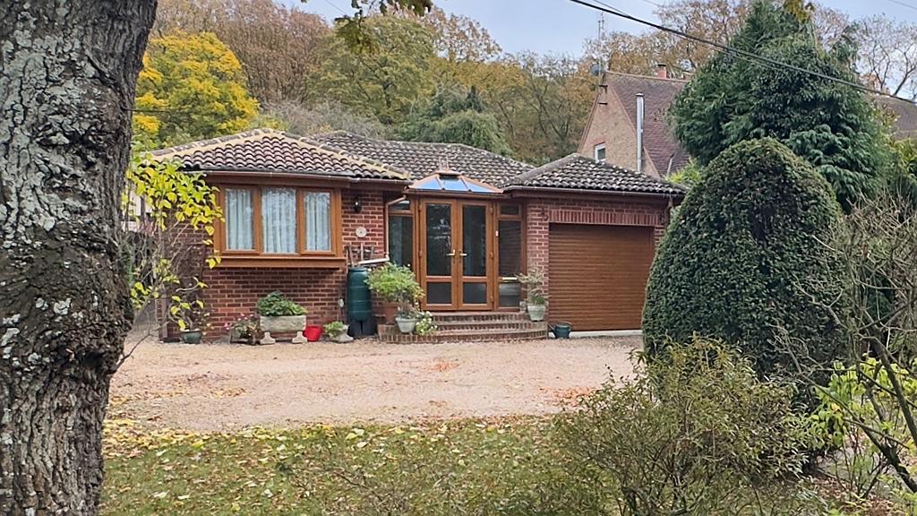 Radfall Ride, Chestfield, Whitstable... 3 bed detached bungalow for ...