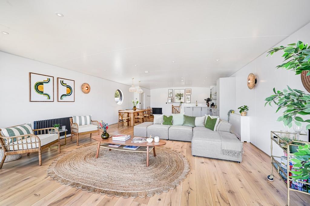Iris, 106 Cheyne Walk, London 2 bed house - £7,800 pcm (£1,800 pw)