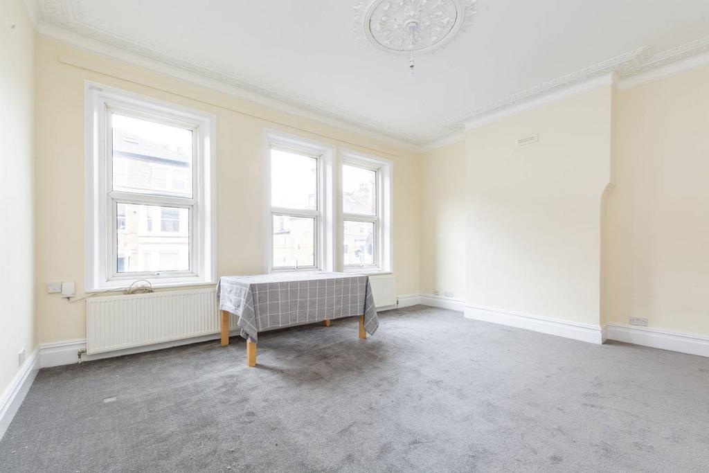 Battersea Rise, Clapham Junction... 4 bed flat to rent - £4,200 pcm (£ ...