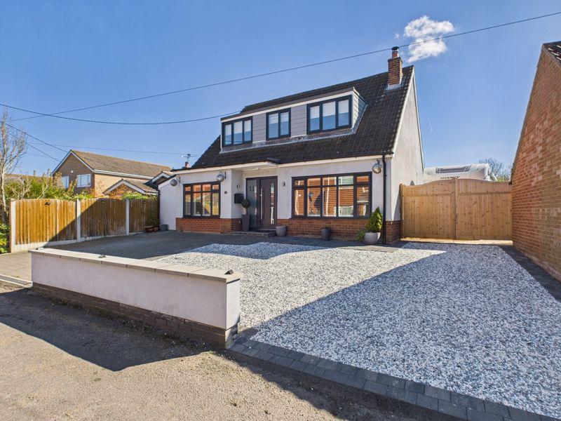 Blacksmiths Lane, Thorpe on the Hill... 4 bed detached house for sale ...