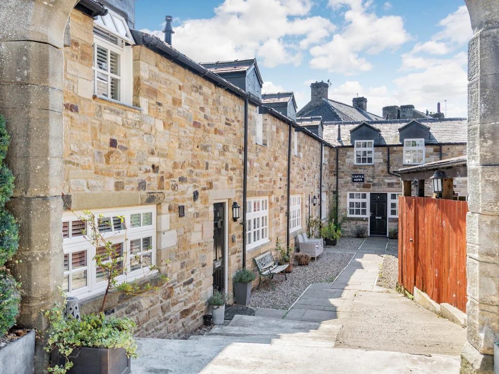 Castle Mews, Bishop Auckland DL13 2 bed end of terrace house to rent ...