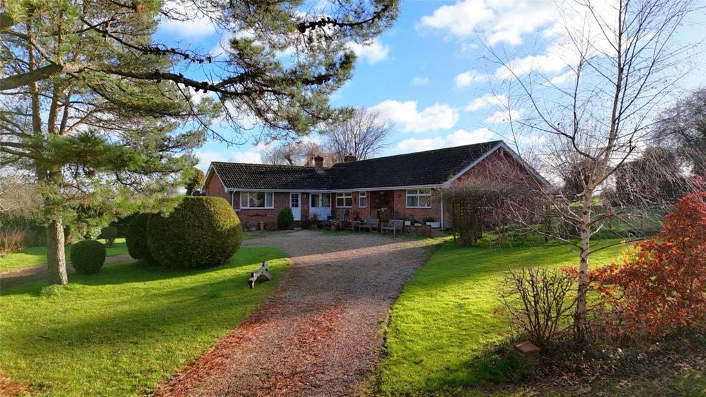 Melchet Park, Sherfield English... 5 bed bungalow for sale - £850,000