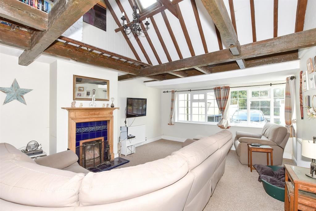 Turners Hill Road, Crawley RH10 4 bed link detached house - £495,500