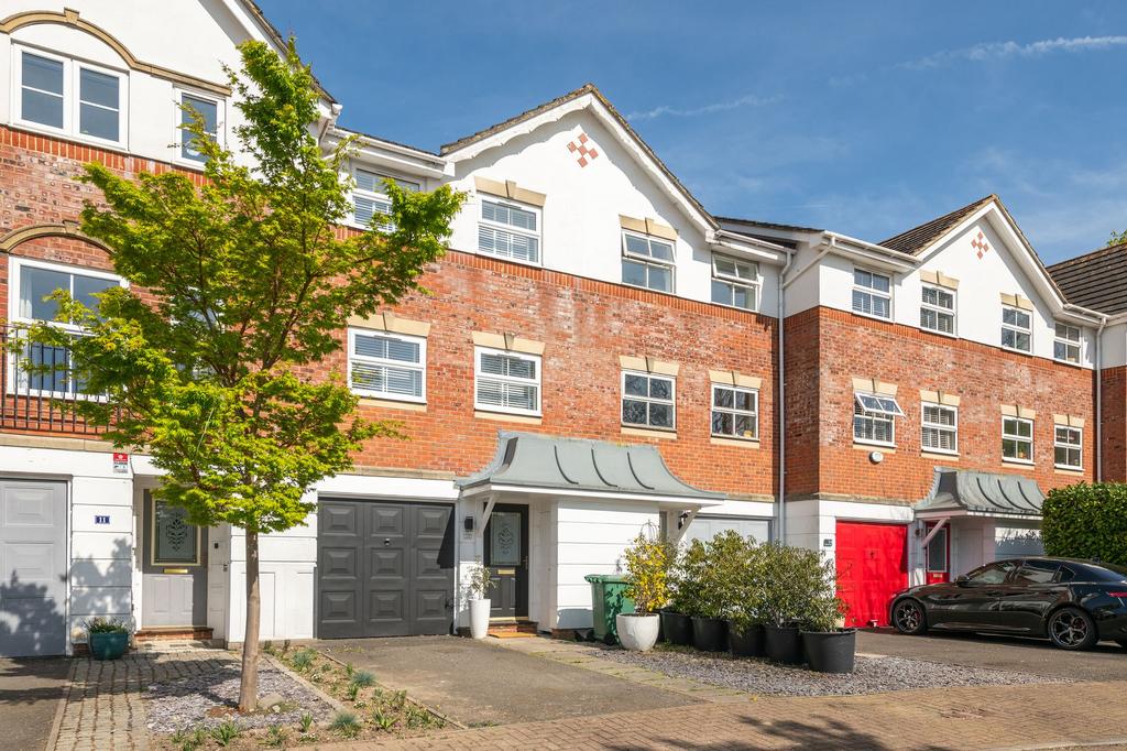 Prices Lane, Reigate, RH2 3 bed townhouse for sale - £575,000