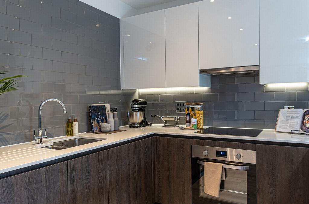 at Cassiobury, 2103AP Cortland... 1 bed apartment - £1,995 pcm (£460 pw)
