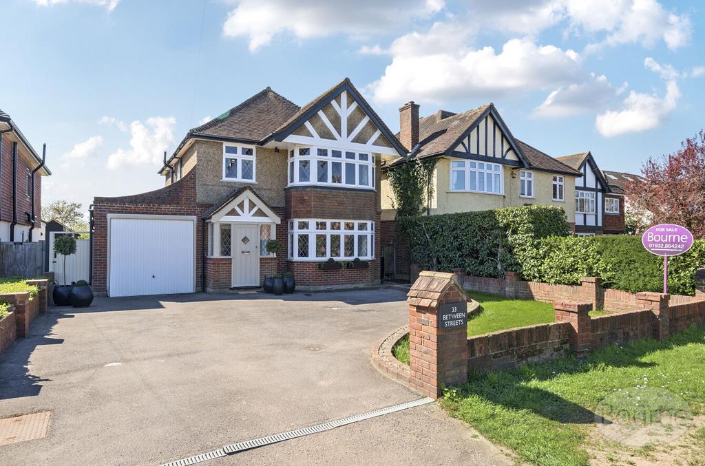 Between Streets, Cobham, Surrey, KT11 3 bed detached house - £850,000