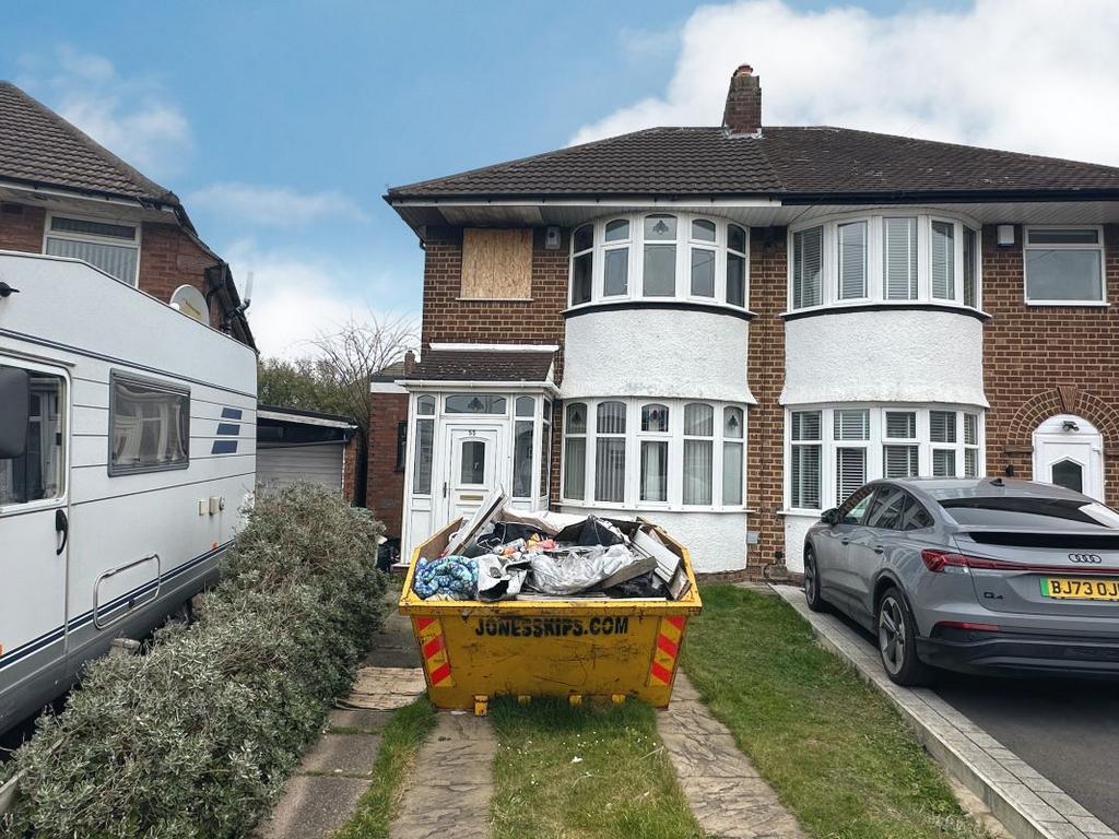 55 Brean Avenue, Sheldon, Solihull... 3 bed semi-detached house - £95,000