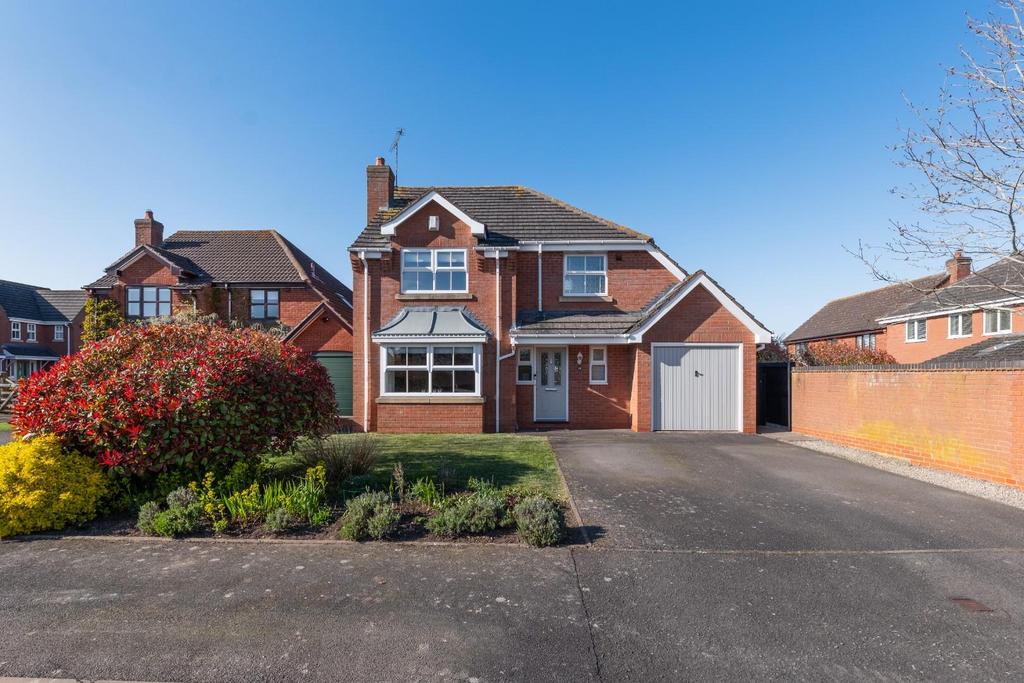 Simpkins Close, Weston Under... 4 bed detached house - £650,000